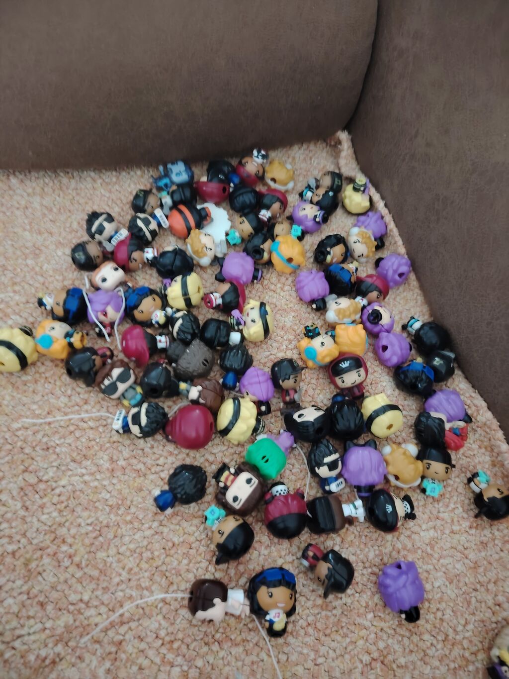 Veliki lot mini figurica – kolekcija glavica/privjesaka - Više