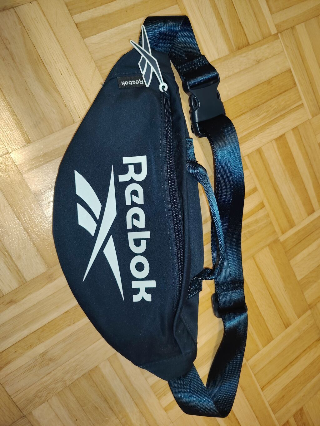 Reebok sportska torbica za struk/prsni pojas - Boja: crna sa belim