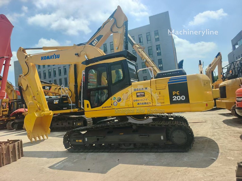 Komatsu PC200-7 bager guseničar