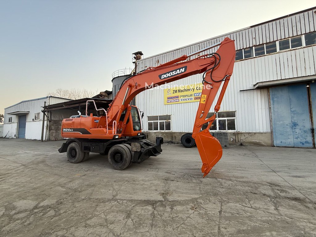 Doosan DH210 bager točkaš