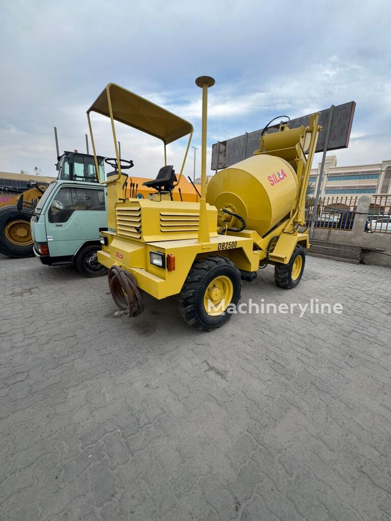 Silla DB2500 Self-Loading Concrete Mixer betonska mešalica