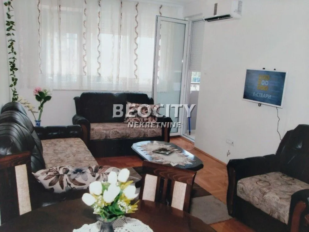 Izdavanje, stan, 35m², Centar, Novi Sad