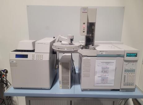 Agilent HP 6890 (G1530A) gasni hromatograf FID + G1888 uređaj za uzorkovanje iz glavine + G1512A kontroler + G1513A automatski uzorkovač Najprodavaniji