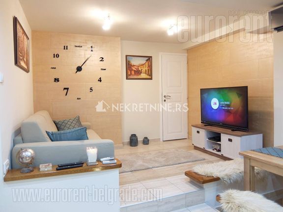 #40017, Izdavanje, Stan, SABORNA CRKVA, 850 EUR