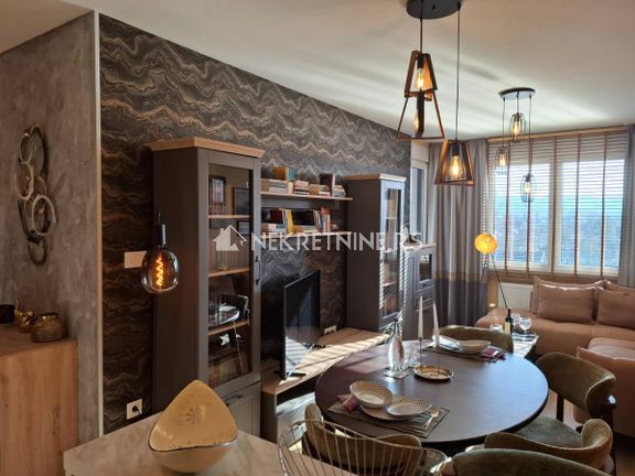 Dvoiposoban LUX stan sa nameštajem Telep