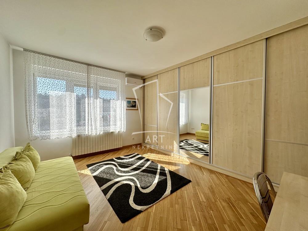 Ilije Garašanina, Trosoban stan za izdavanje, 92m2, 1.100€