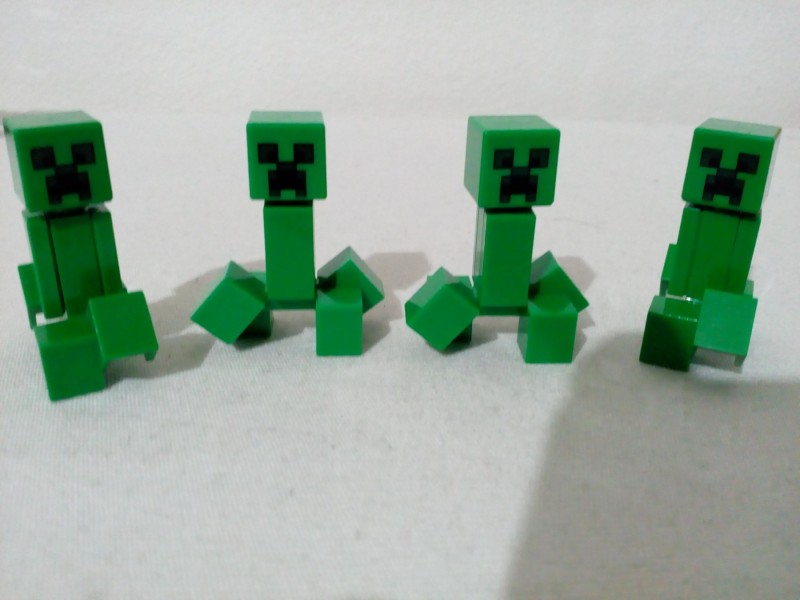 LEGO MINECRAFT FIGURE -4 kom.
