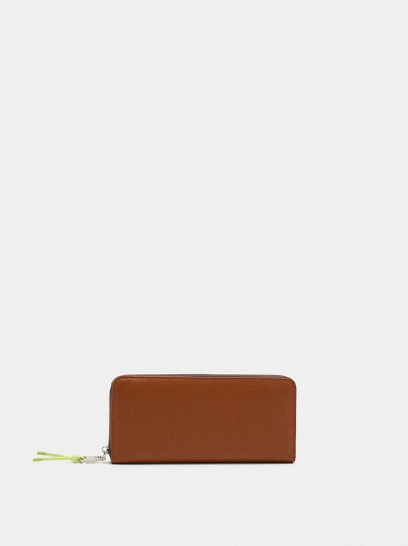 WALLET WITH TEXTURE AND ZIPPER CLOSURE