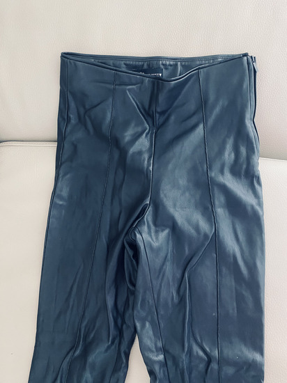 Zara crne pantalone size S