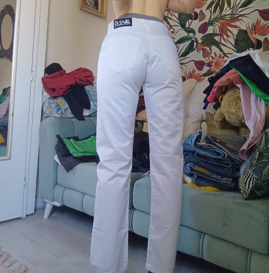 Dolce&Gabbana bele pantalone (do 25.12 su 2200)