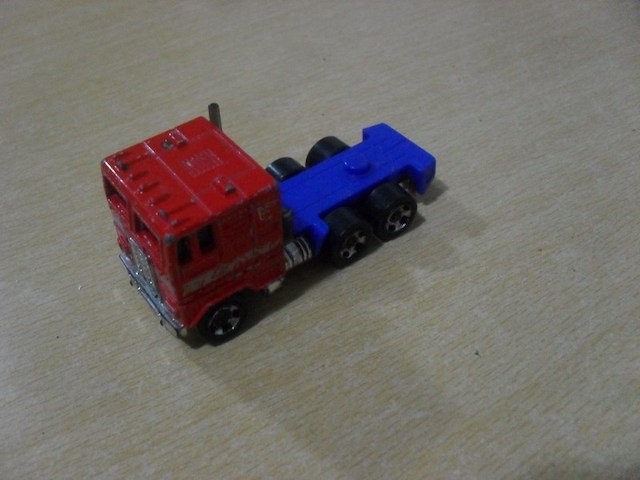 HOT WHEELS - TRANSFORMERS
