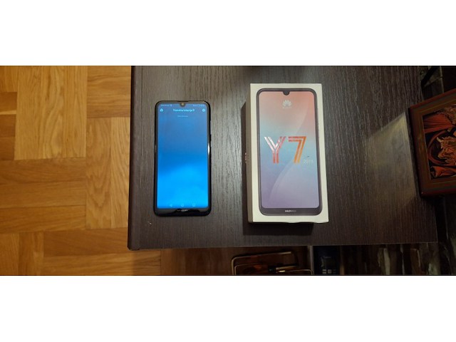 Mobilni telefon HUAWEI Y7 2019