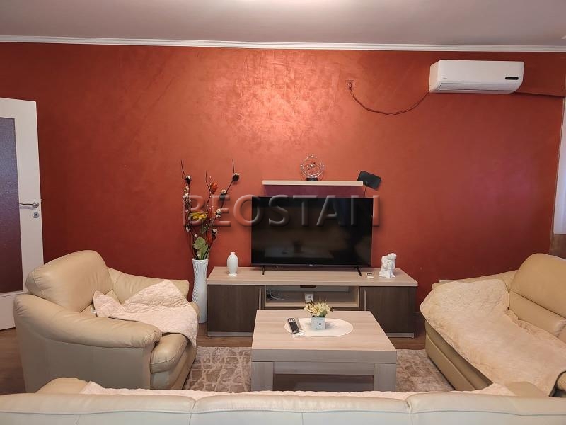 Širi centar - Vozdovac stepa #65872 800 €