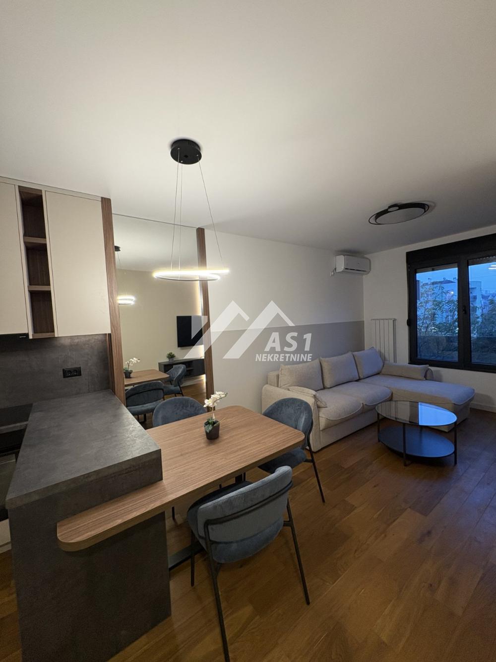 IZAJE SE LUX NOV STAN NA GRBAVICI-sa garaznim mestom ID#4741
700 €