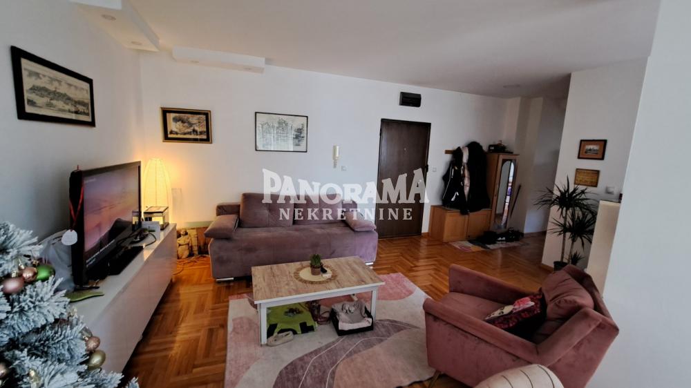 Okretnica Karaburme trosoban stan od 74m2,uknjižen ID#3294
140.000 €