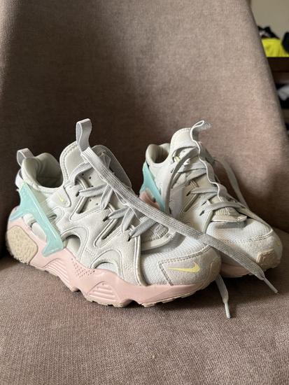 AKCIJA 7000 Nike huarache craft 40