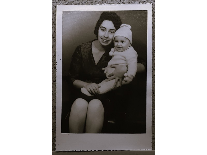 Vintage fotografija mama s bebom