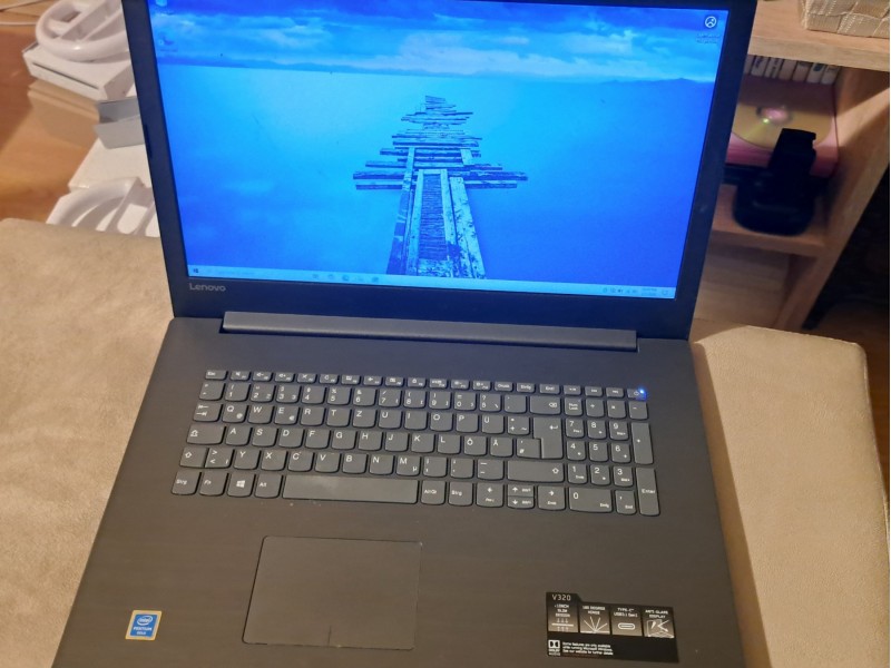 Lenovo V320 laptop 12GB DDR4 250GB SSD
