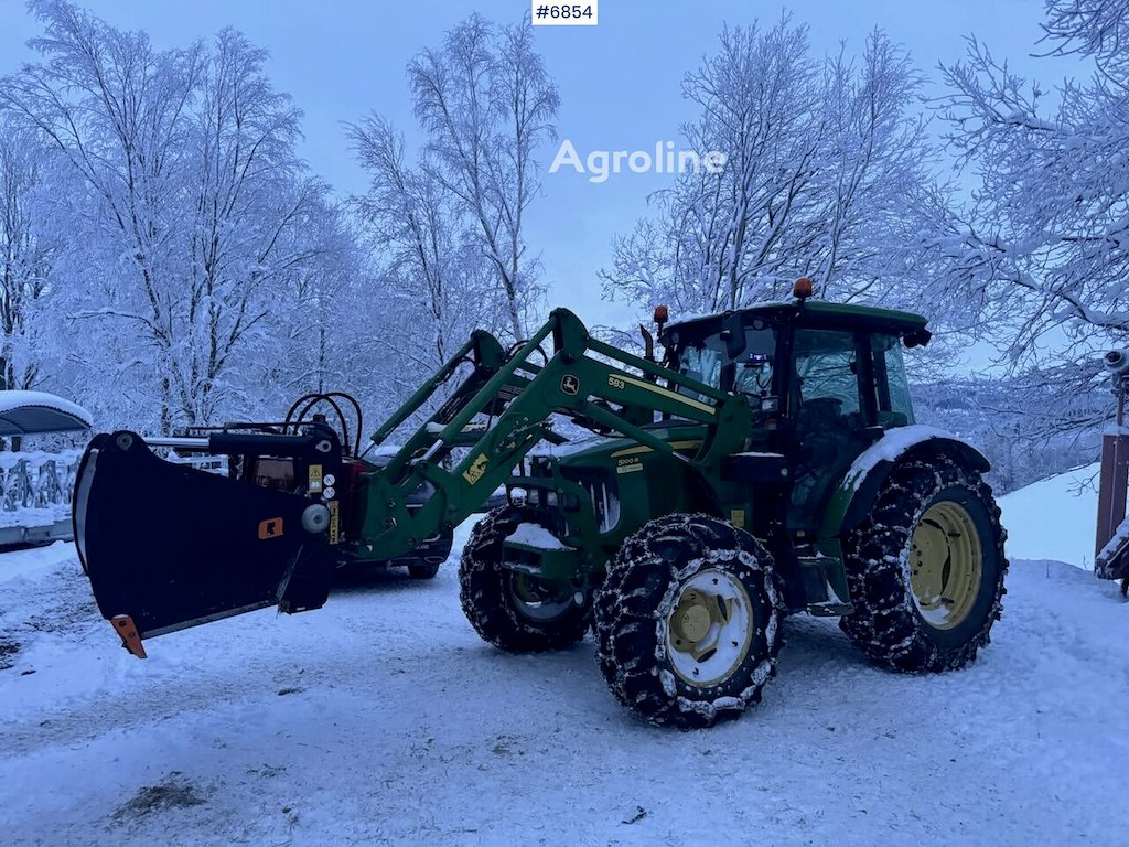 John Deere 5100R traktor točkaš