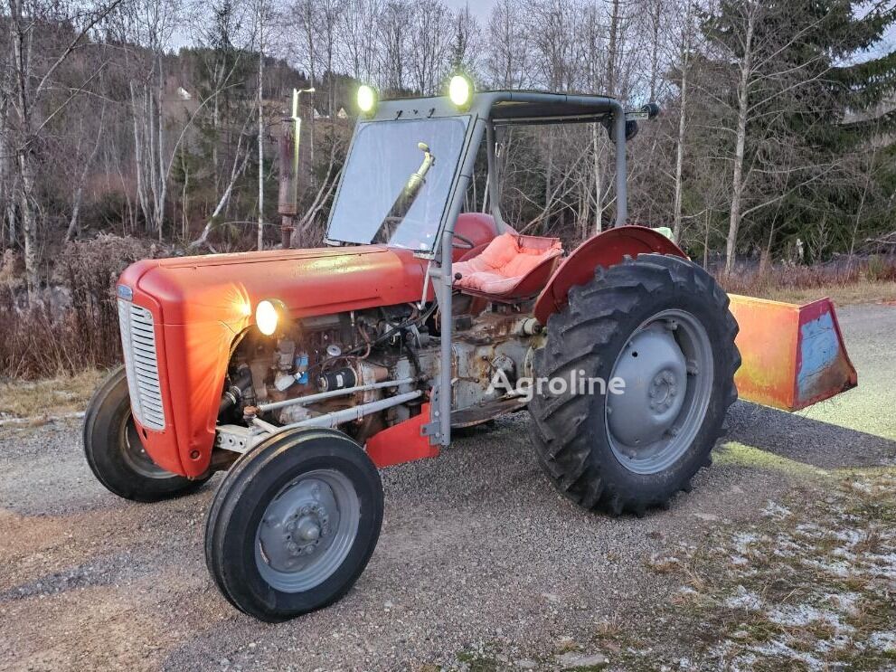 Prodaje se Massey Ferguson 35 mini traktor na aukciji
