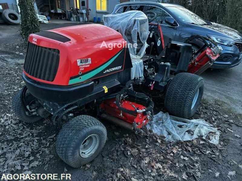 Prodaje se Jacobsen FAIRWAY 250 traktor kosilica na aukciji