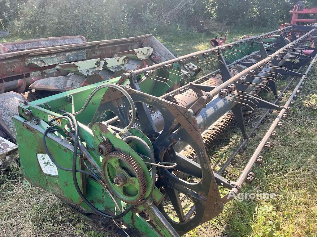 John Deere 820 adapter za žito
