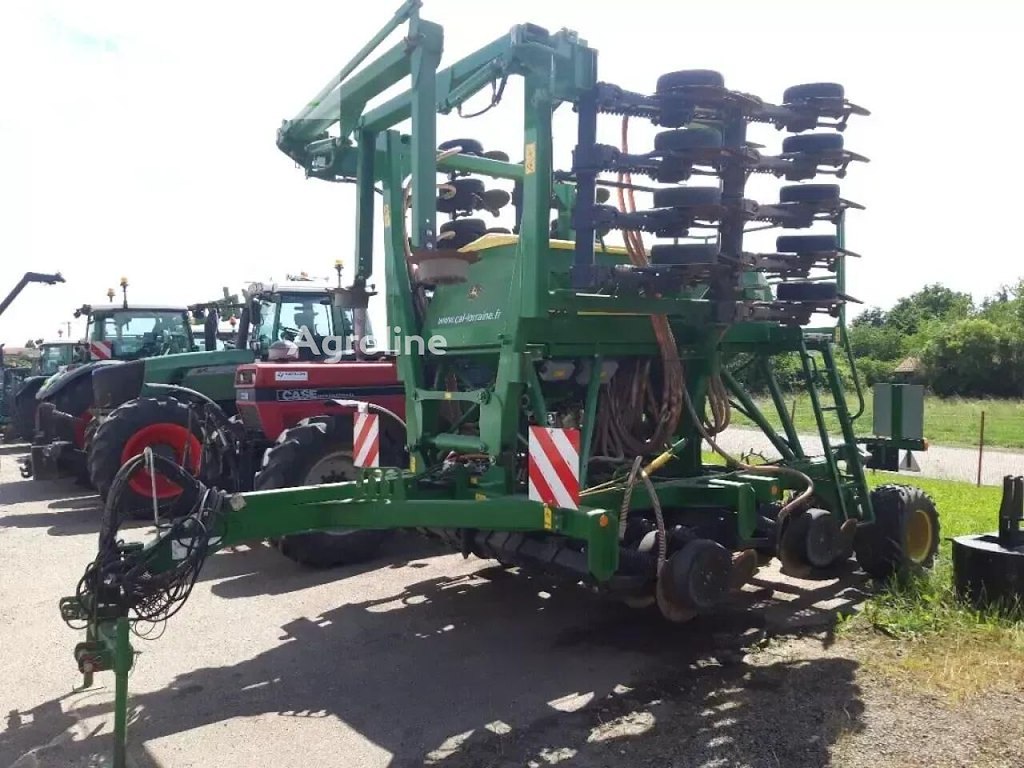 John Deere 750 a 6 m. pneumatska sejalica