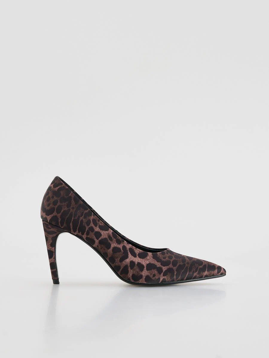 LADIES` PUMPS