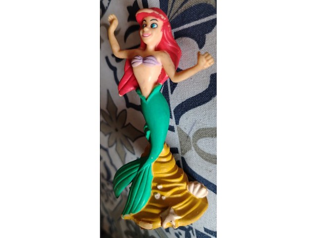 Mala Sirena, Happy meal Desney figurica
