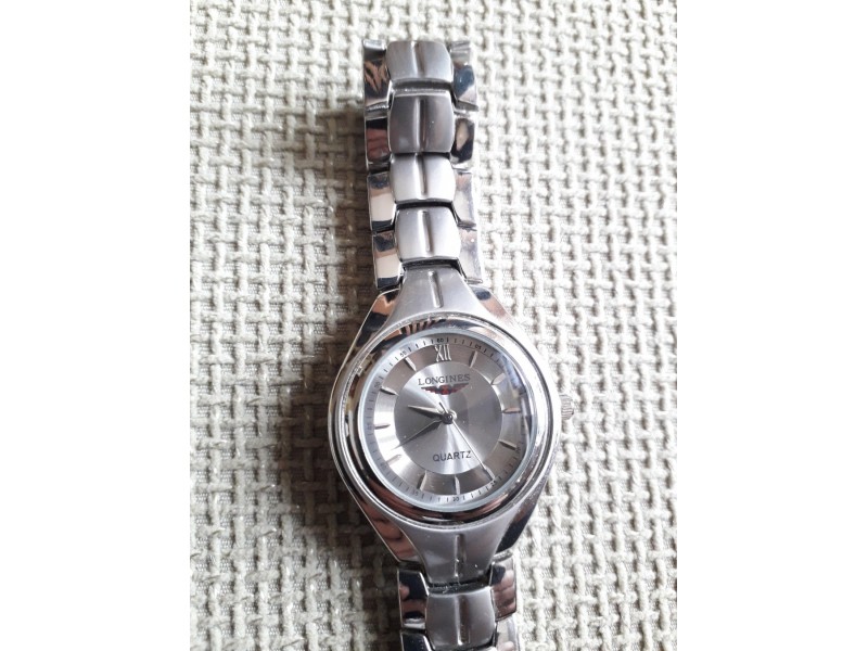 **Elegantni kvarcni sat – Longines style**