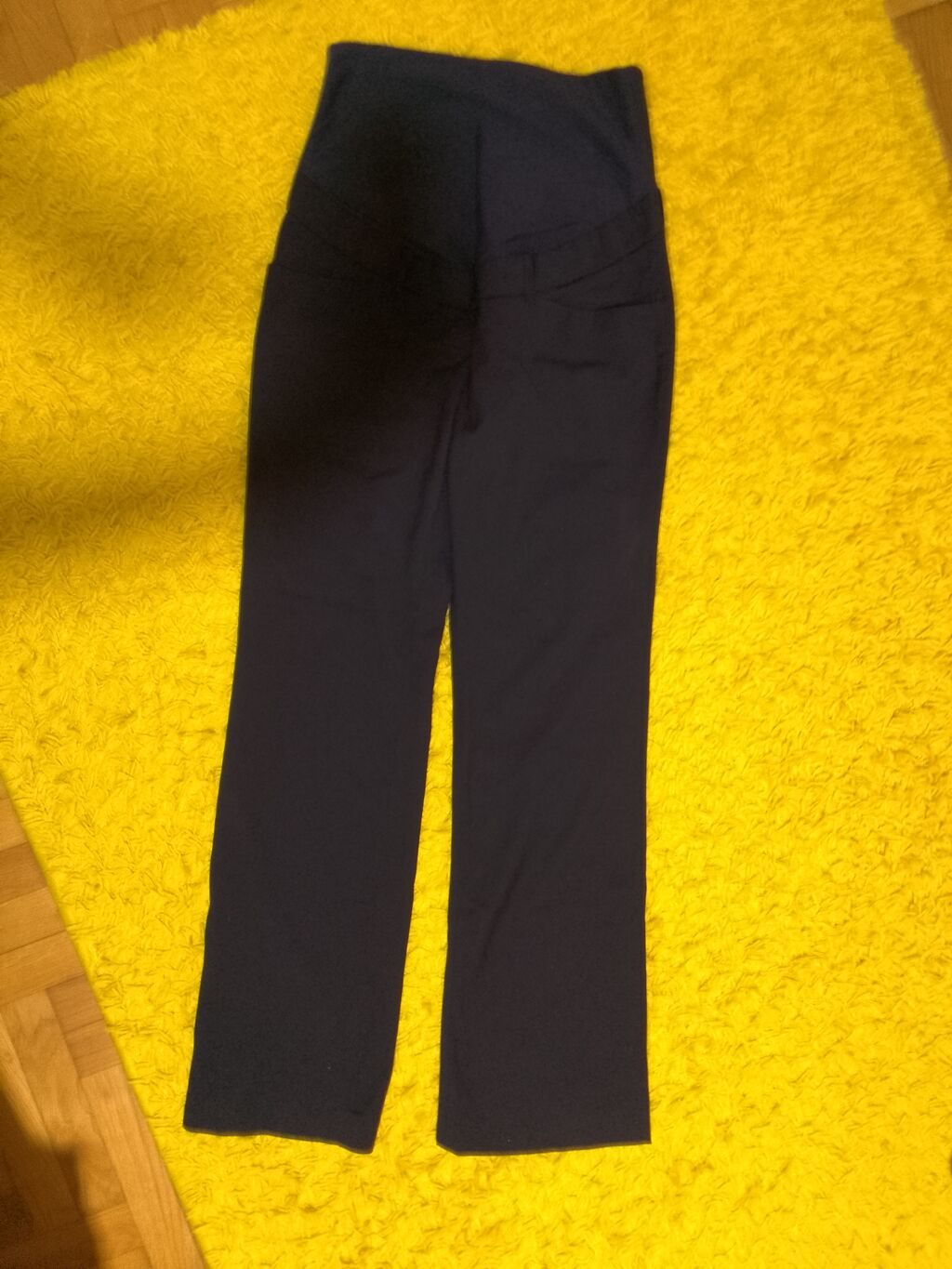 H&M trudnicke pantalone,crna boja.Sasvim nove.Velicina M