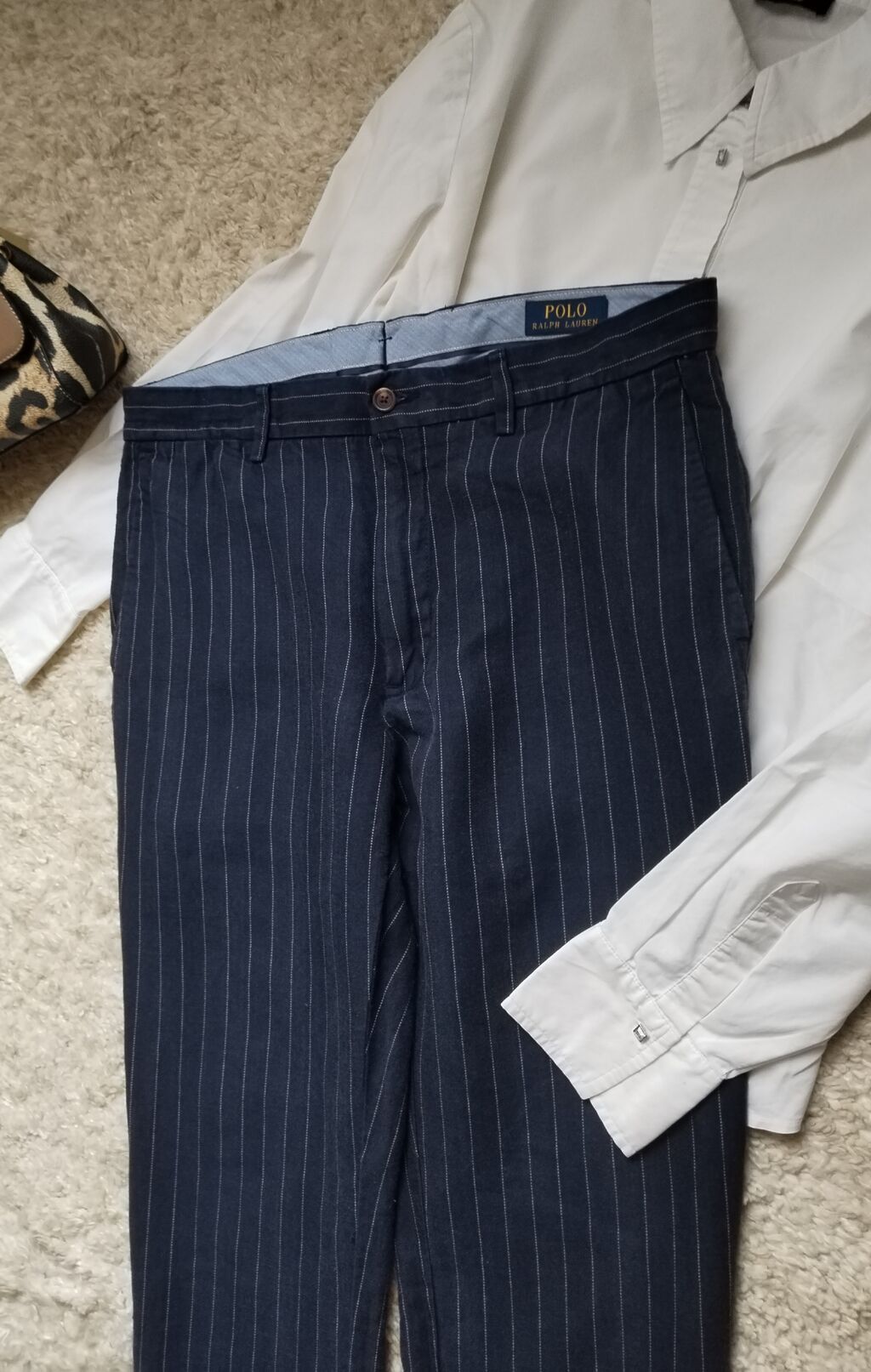 RALPH LAUREN lanene pantalone tamno plave boje sa prugama. Veličina