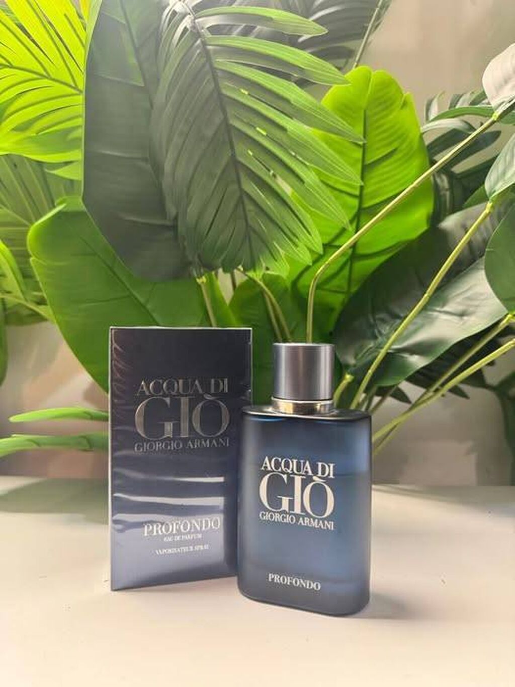Ovo je Giorgio Armani Acqua di Giò Profondo Eau de Parfum za muškarce