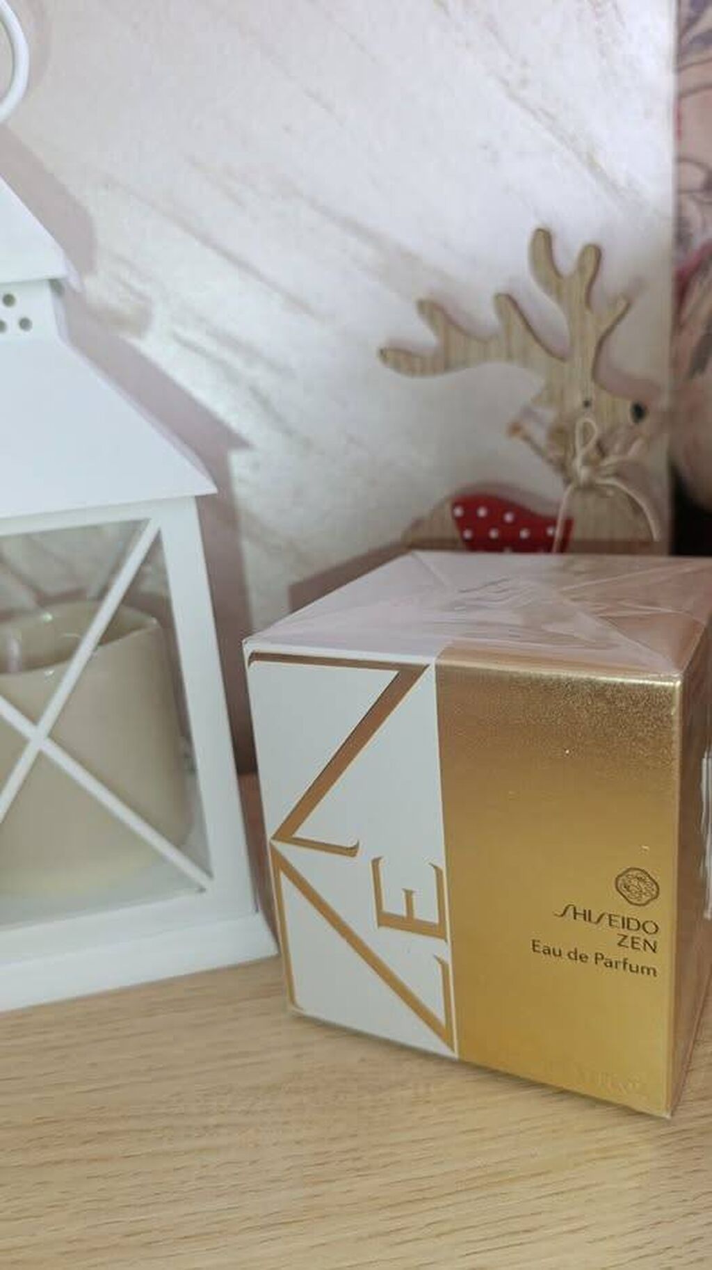 Ovo je pakovanje parfema Shiseido Zen Eau de Parfum. Dostupan je u