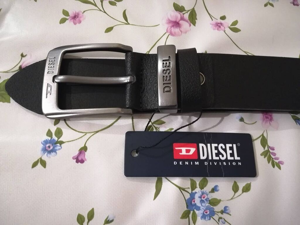 Novi muski kozni markirani kais Diesel Novi model. Zemlja porekla
