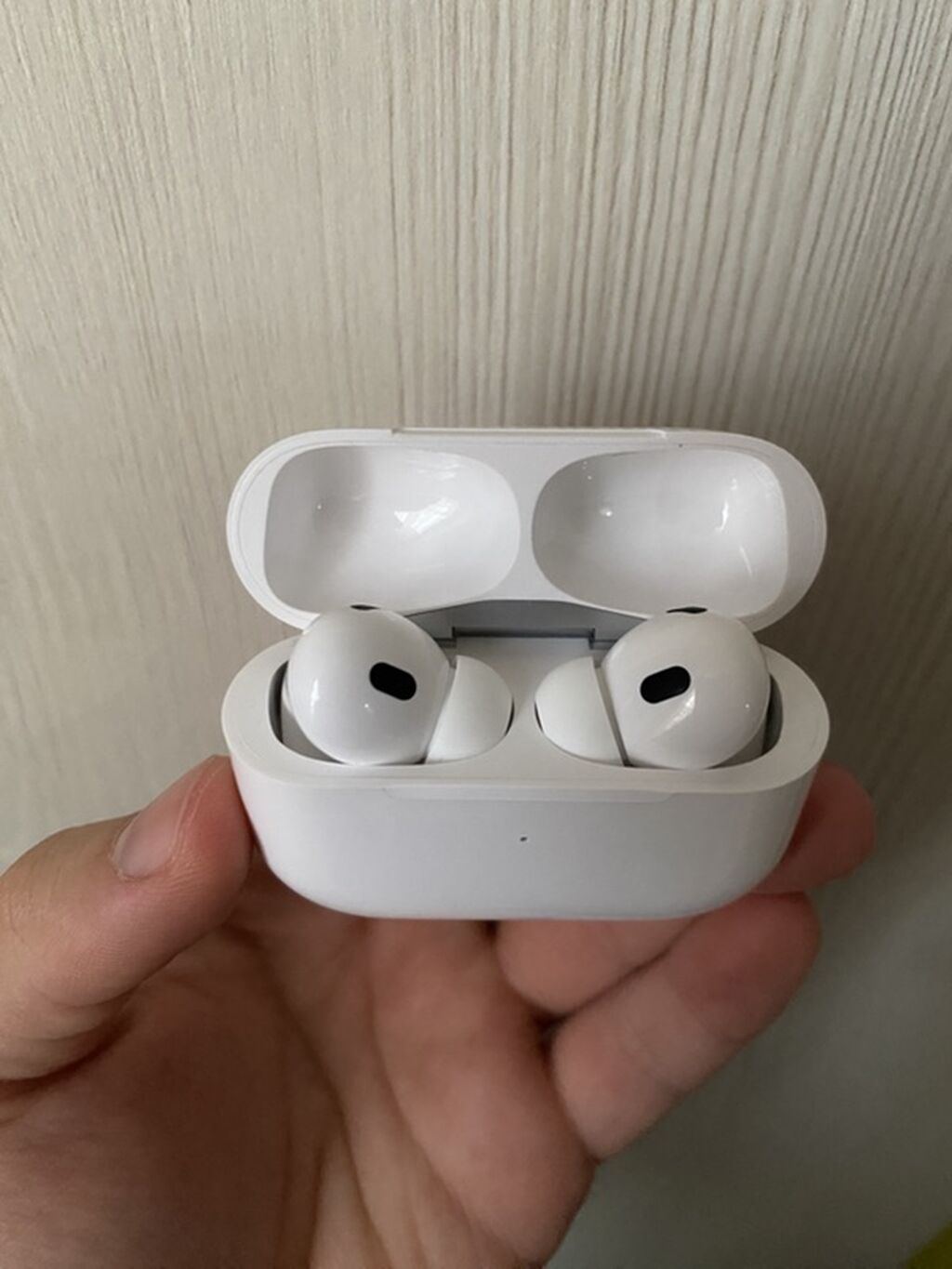 Na prodaju AirPods Pro 2, u odlicnom stanju. Sve ispravno, vrlo malo