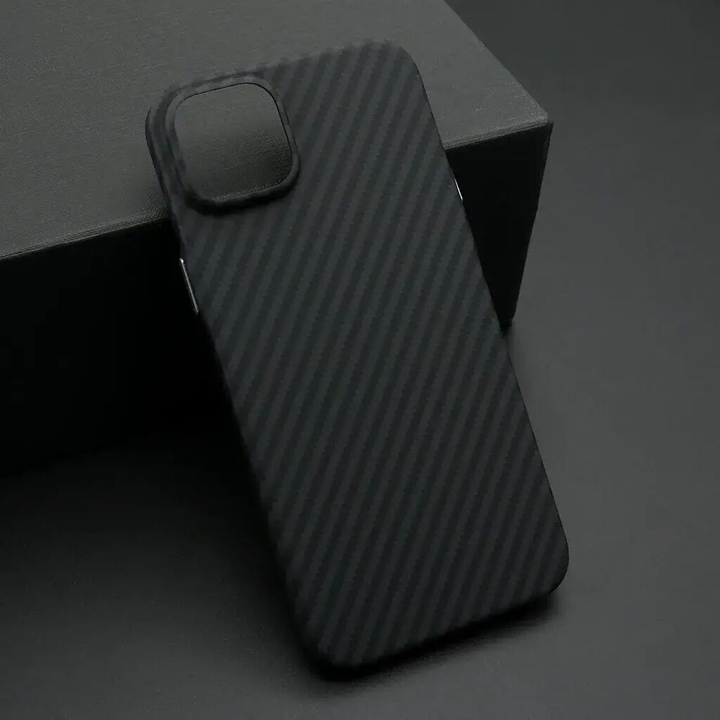 Futrola CARBON STRIPES za iPhone 15 Plus (6.7) crna. Uz brzu dostavu i