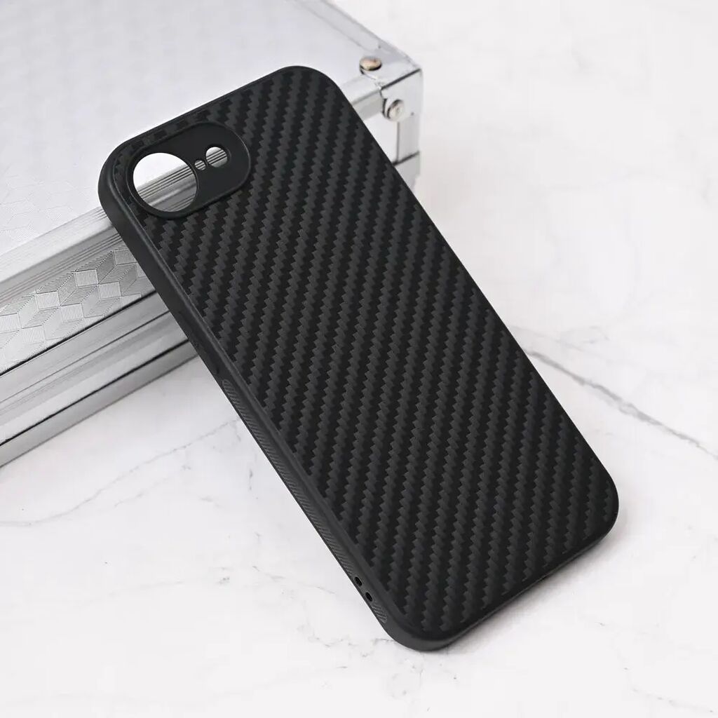 Maska Carbon fiber za iPhone 16e 6.1 crna. Uz brzu dostavu i sigurnu