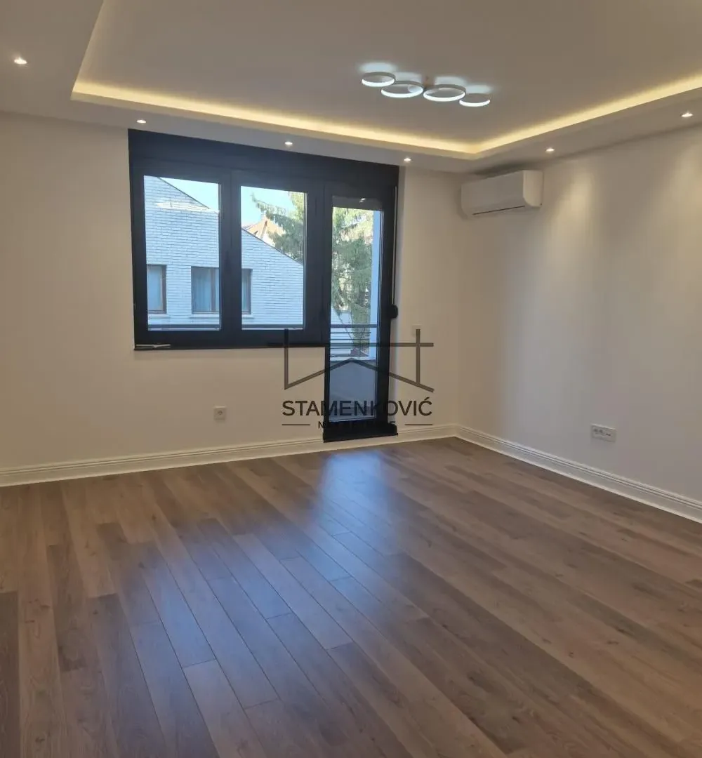Izdavanje, četvorosoban stan, 95m², Adamovićevo Naselje, Novi Sad Sve Podlokacije