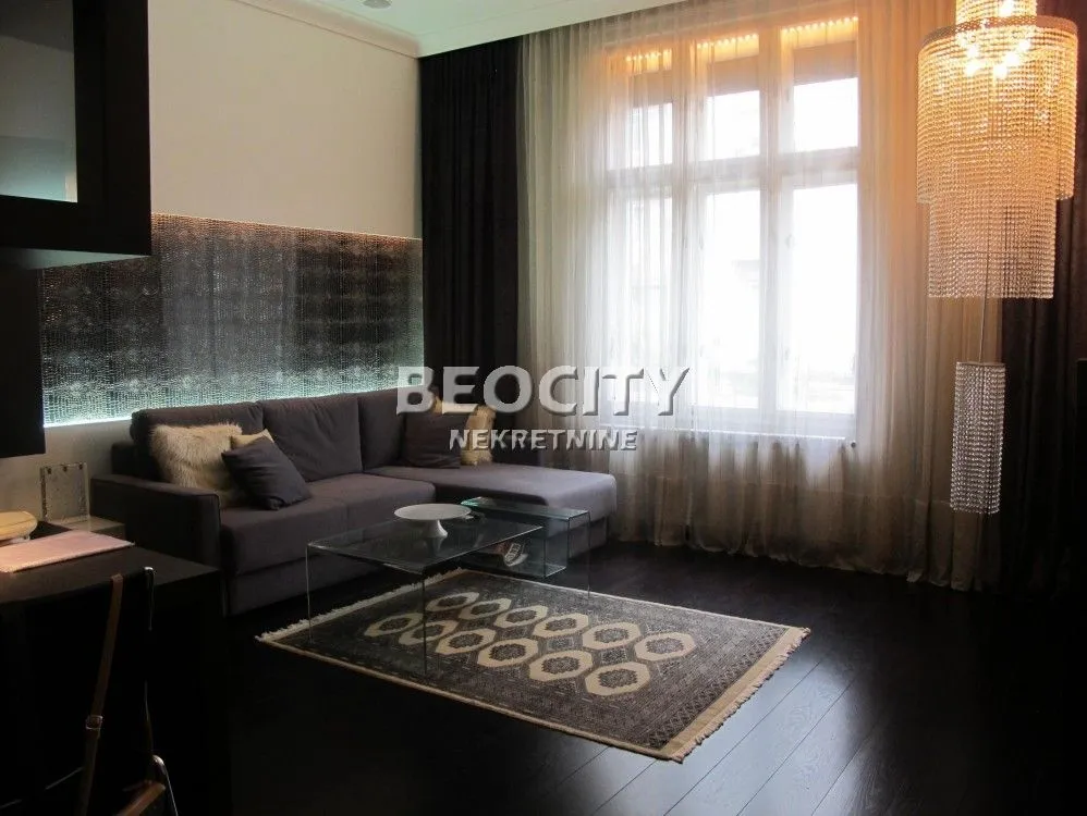 Izdavanje, trosoban stan, 83m², Topličin venac, Beograd