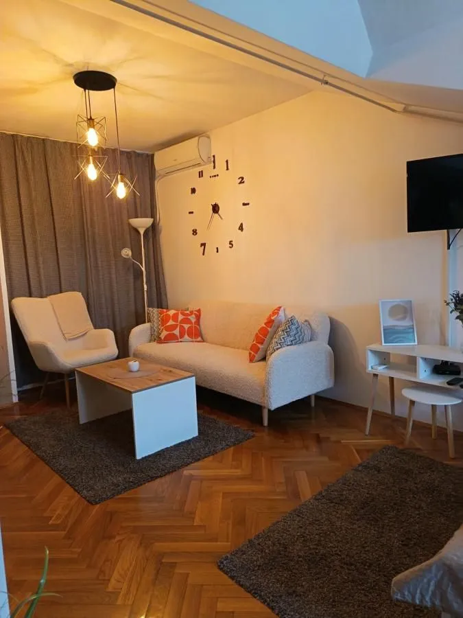 Prodaja, dvosoban stan, 61m², Cara Dušana, Novi Sad Sve Podlokacije