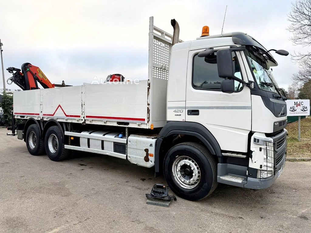 Volvo FM 420 6x4 BAUSTOFF + KRAN PALFINGER PK18502 SH B (3x) - ROTATOR kamion s ravnom platformom