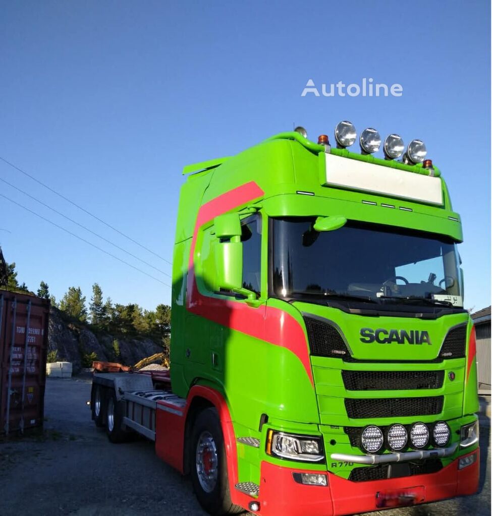 Prodaje se Scania R770 rol kiper sa kukom na aukciji