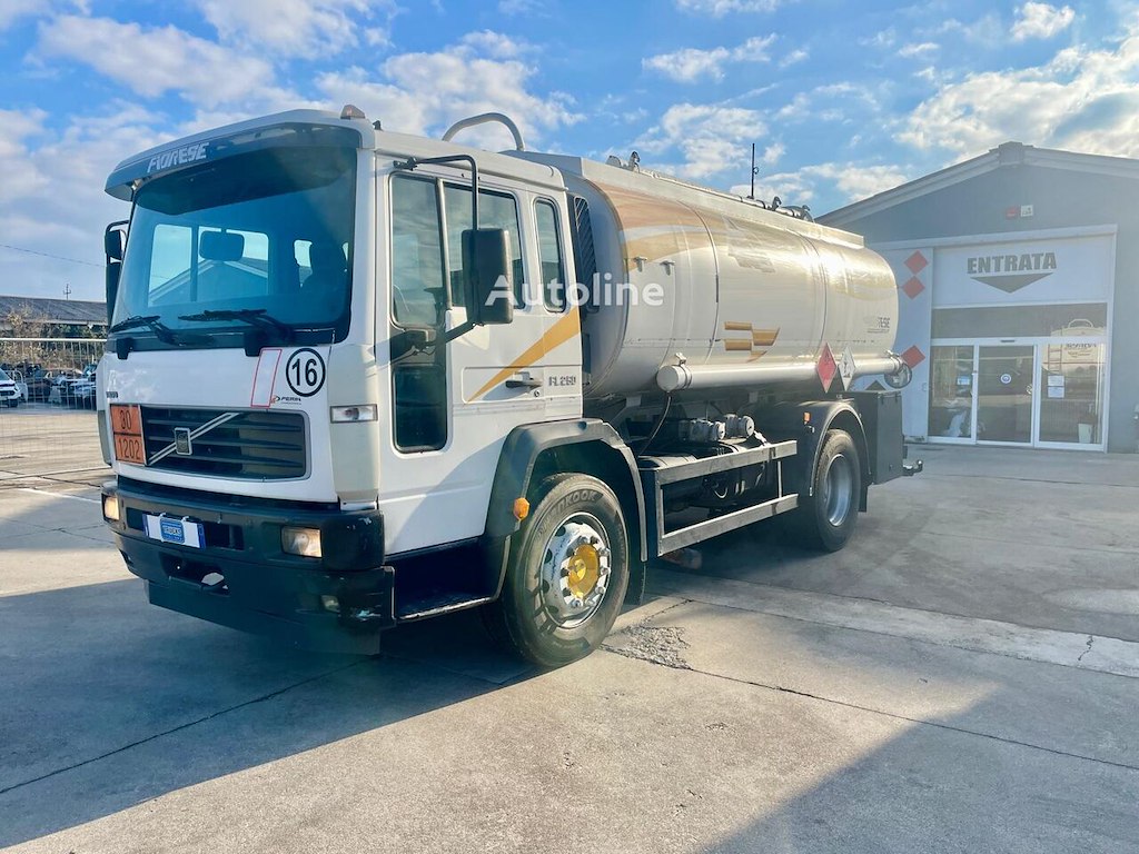 Volvo FL6 250 autocisterna za gorivo