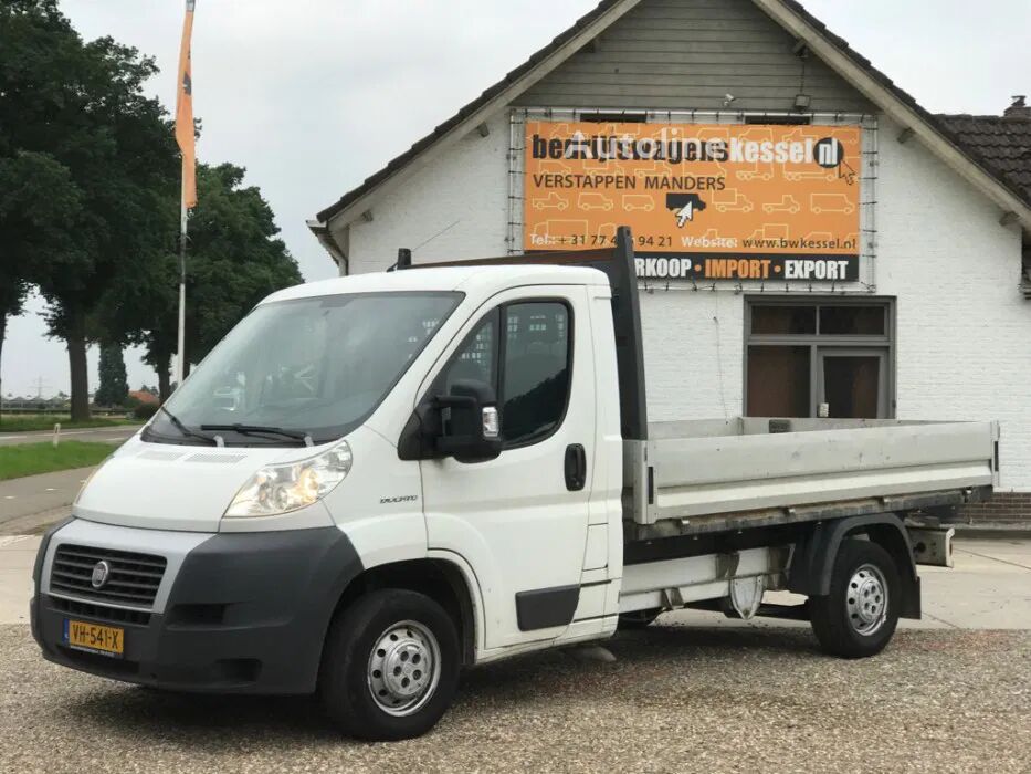 Fiat Ducato 2.3 JTD 96 kW / 131 pk open laadbak Pritsche pickup kamion s ravnom platformom < 3.5t