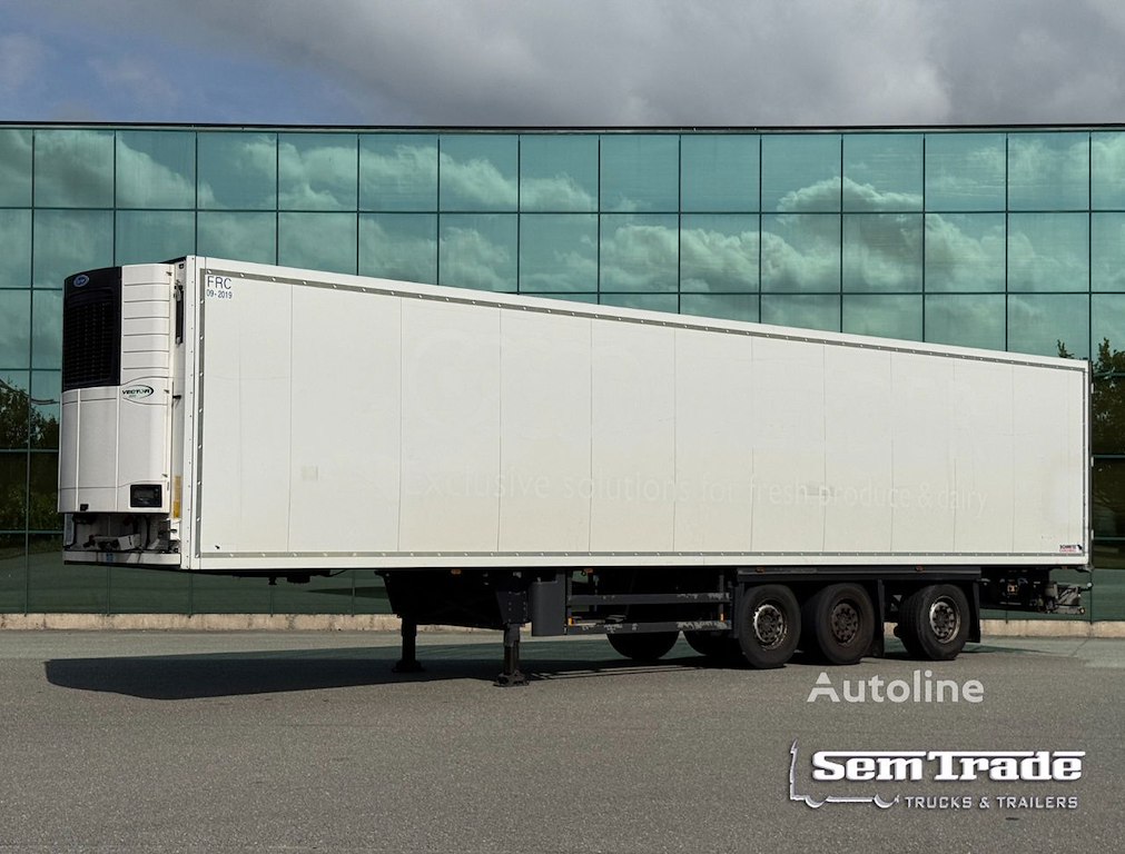 Schmitz Cargobull Stuuras Gegalvaniseerd Chassis Nieuwe A poluprikolica hladnjača
