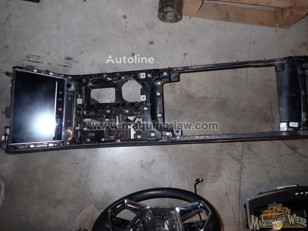 CONSOLA CENTRAL 4n1-864-348 drugi rezervni deo kabine za Audi A8 automobila