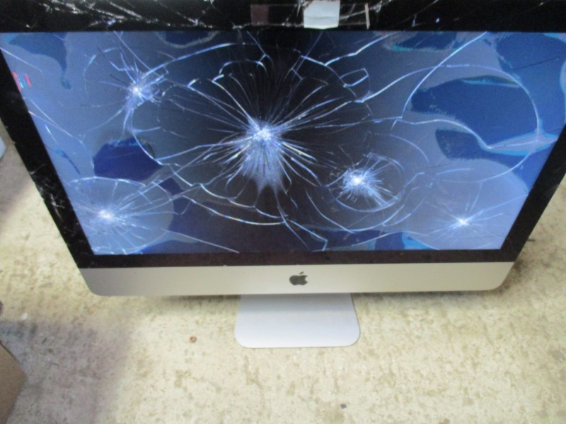 APPLE iMac A1418 radi,razbijen ekran-za delove