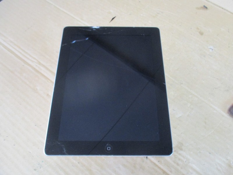 20.APPLE iPad A1458-za delove