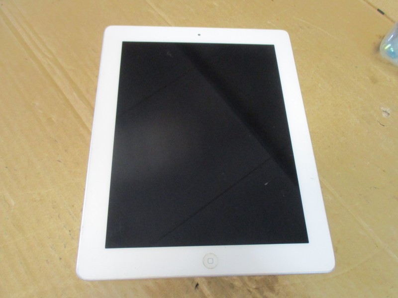 26.APPLE iPad A1416 -citaj opis